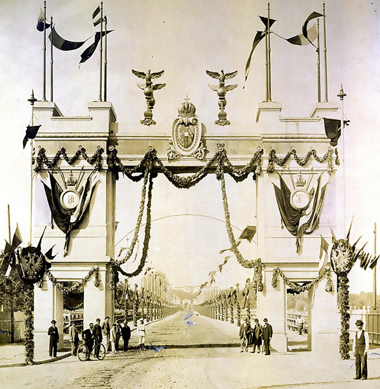 Arc de triumf pe bulevardul Independentei in anul 1896, cartierul ...