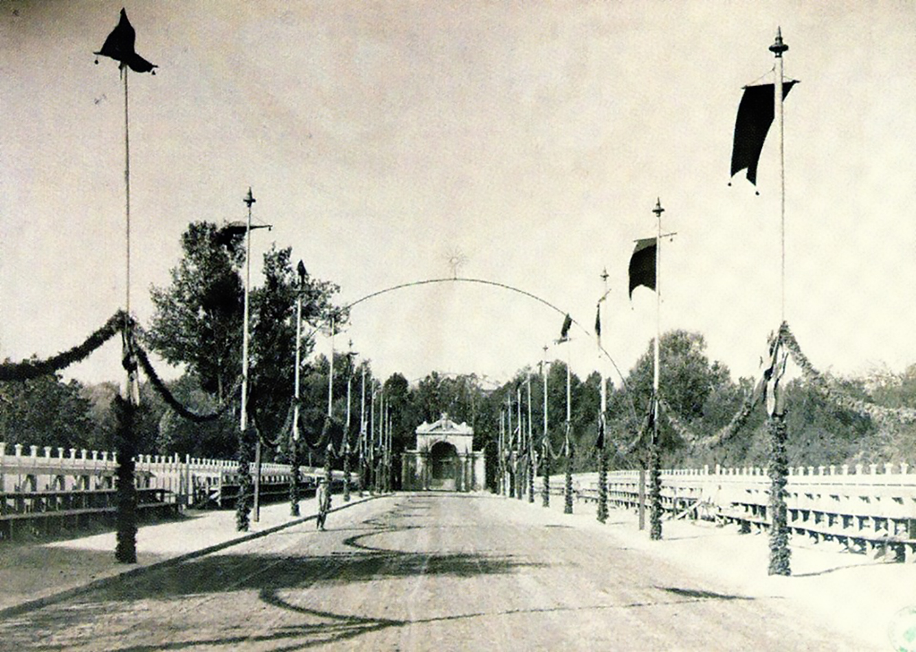 Arc de triumf pe bulevardul Independentei in anul 1896, cartierul ...